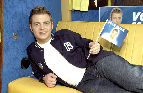 MARK RHODES ON THE POP IDOL 'BATTLE BUS CAMPAIGN', BRITAIN - 16 DEC ...