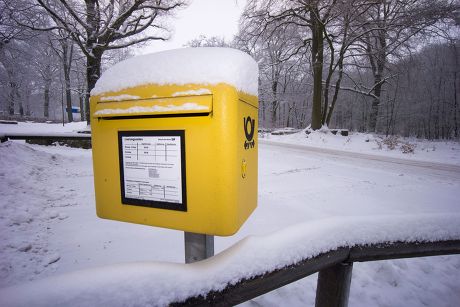 250 Yellow mailbox Stock Pictures, Editorial Images and Stock Photos ...