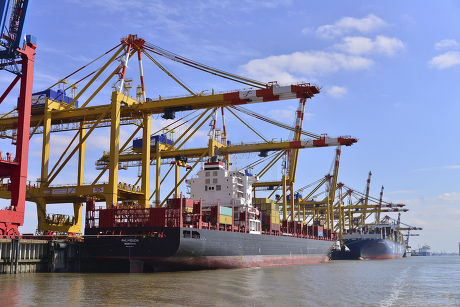 250 Quay crane Stock Pictures, Editorial Images and Stock Photos ...