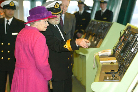 Queen Elizabeth Ii Commodore Ron Warwick Editorial Stock Photo - Stock ...