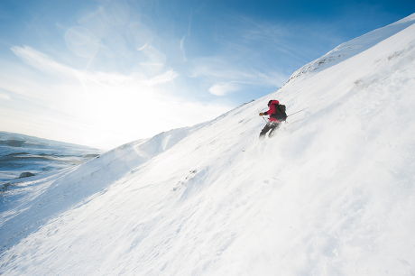__COUNT__ Skiers on a snow covered Mam Tor in the Peak District ...