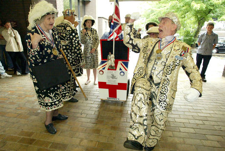 36 Cockney queen Stock Pictures, Editorial Images and Stock Photos ...