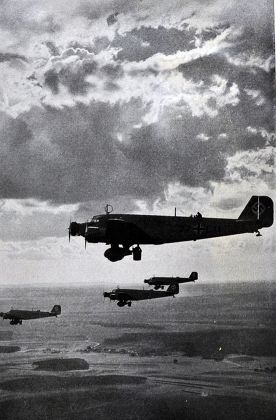 30 German luftwaffe bombers Stock Pictures, Editorial Images and Stock ...