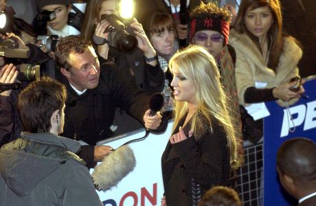 imágenes de THE LAUNCH OF PEPSI GLADIATOR ADVERT STARRING BRITNEY ...