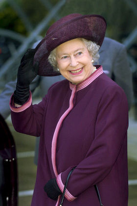 Queen Elizabeth Ii Waving Crowd Editorial Stock Photo - Stock Image ...