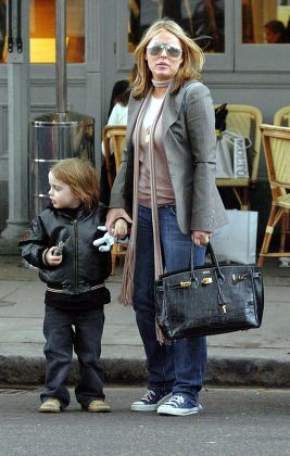 Patsy Kensit Her Son Lennon Gallagher : photos éditoriales de stock ...