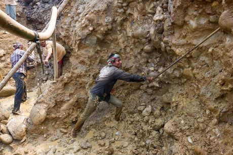 Workers Collecting Stones Stone Extraction Site Editorial Stock Photo ...