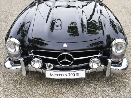 250 Bonnets of the cars Stock Pictures, Editorial Images and Stock ...