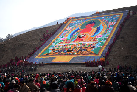 __COUNT__ Gigantic Buddha tangka for annual display ritual in Labrang ...