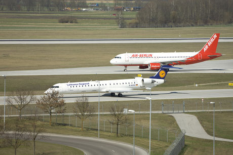 Air Berlin Airbus 320 Plane Lufthansa Editorial Stock Photo - Stock ...