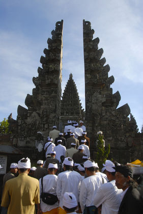 Balinese Hinduism Gathering Believers Ceremony Believers Editorial ...