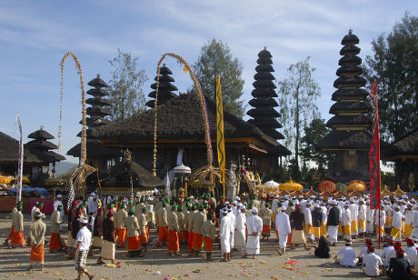 Balinese Hinduism Gathering Believers Ceremony Believers Editorial ...