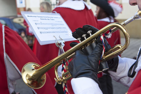 75 Musicians play trumpets Stock Pictures, Editorial Images and Stock ...