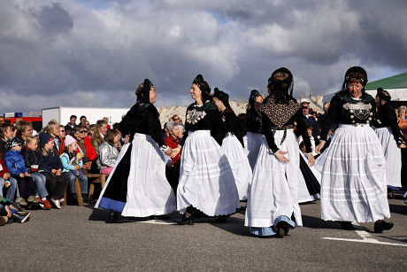 Frisian Woman Dancers Mid Summer Festival Editorial Stock Photo - Stock ...
