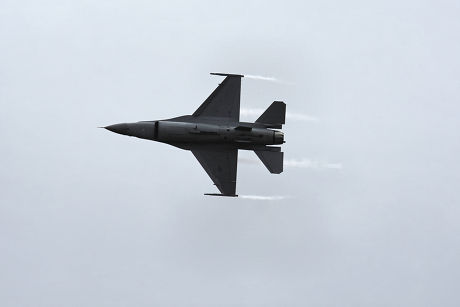 F16 Fighting Falcon Vapour Water Condensation Editorial Stock Photo ...