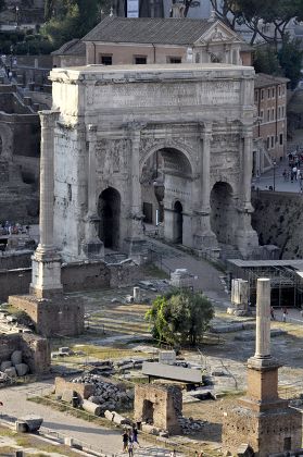 Column Phocas Arch Septimius Severus Forum Editorial Stock Photo ...