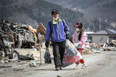 __COUNT__ Japanese Self Defence Forces clear debris following ...