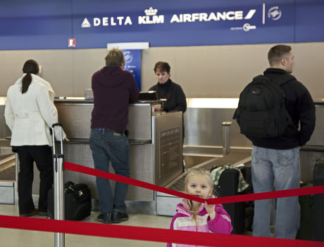 28 Delta airlines ticket counter Stock Pictures, Editorial Images and ...