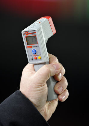 2 Handheld pyrometer Stock Pictures, Editorial Images and Stock Photos ...