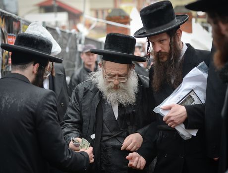 __COUNT__ Hasidic Jews pilgrimage to the grave of Rabbi Elimelech ...