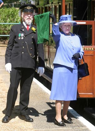 Queen Elizabeth Ii On Platform Isle Editorial Stock Photo - Stock Image ...