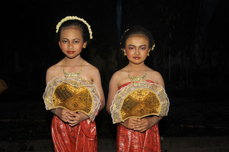 Javanese Students School Play Traditional Dances Editorial Stock Photo ...