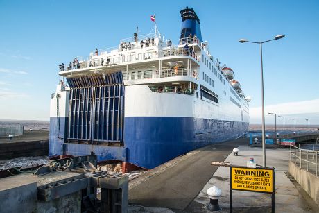 Pride York Ferry Reversing Into Dock Editorial Stock Photo - Stock ...