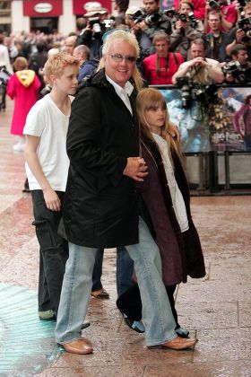Roger Taylor Children Rufus Taylor Tigerlily - Foto de stock de ...