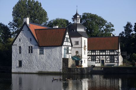 Moated Castle Haus Rodenberg Aplerbeck Dortmund Editorial Stock Photo ...