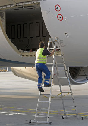 94 Aircraft ladder Stock Pictures, Editorial Images and Stock Photos ...