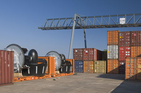 48 Container handling gantry crane Stock Pictures, Editorial Images and ...