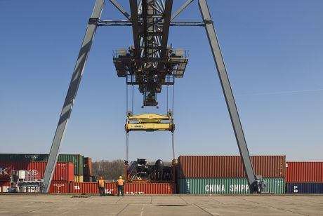 5 Gantry crane work Stock Pictures, Editorial Images and Stock Photos ...