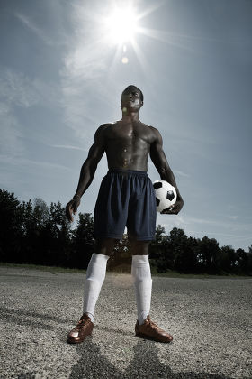 78 Sun footballer footballers player football Stock Pictures, Editorial ...