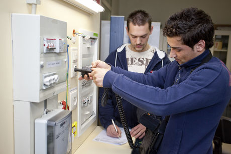 Model Released Master Electrician Students Using Editorial Stock Photo ...
