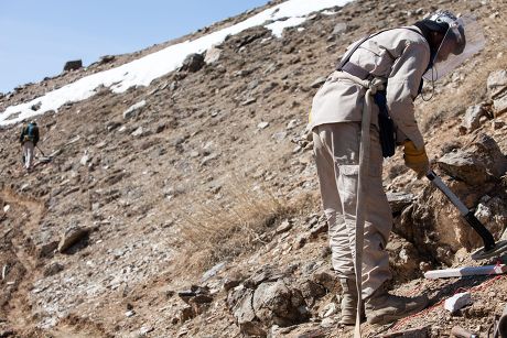 88 Mine detecting Stock Pictures, Editorial Images and Stock Photos ...