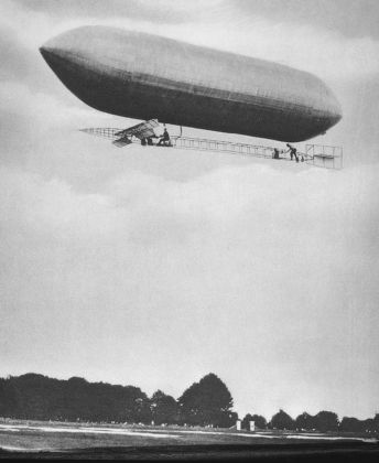 42 Army airship Stock Pictures, Editorial Images and Stock Photos ...