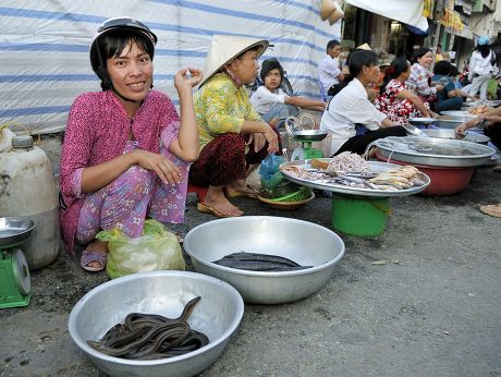 12 Local vendors sell goods Stock Pictures, Editorial Images and Stock ...