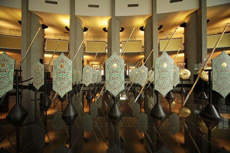 500 Royal regalia Stock Pictures, Editorial Images and Stock Photos ...
