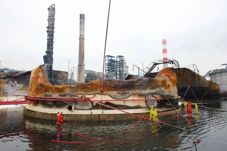 87 Fire at oil plant Stock Pictures, Editorial Images and Stock Photos ...