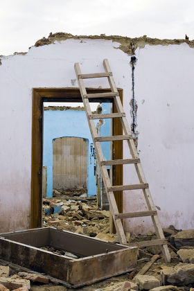 43 Exteriors of a wrecked building Stock Pictures, Editorial Images and ...