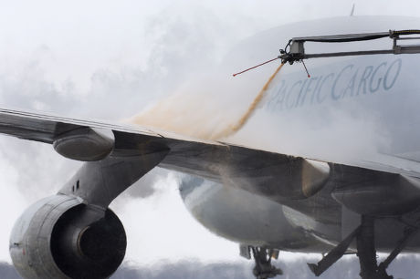 Deicing Plane Franzjosefstrauss Airport Munich Bavaria Editorial Stock ...