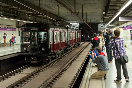 M1m6m8 300 Series Train Arrives Station Editorial Stock Photo - Stock ...