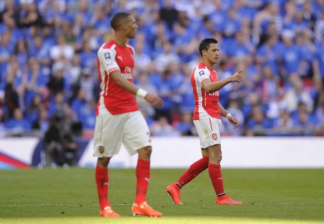 Alexis Sanchez Arsenal Gives Thumbsup After Editorial Stock Photo ...