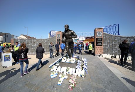General View Memorial Statue Outside Goodison Editorial Stock Photo ...