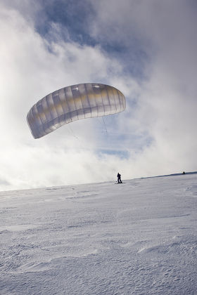 Snowkiting Snowkiter Mount Wasserkuppe Rhoen Mountains Editorial Stock ...