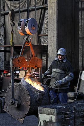 67 Ladle of steel Stock Pictures, Editorial Images and Stock Photos ...