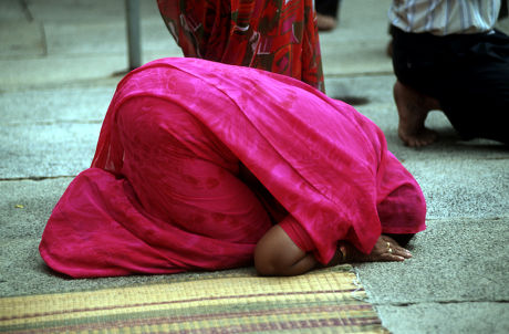 39 Bowing in prayer Stock Pictures, Editorial Images and Stock Photos ...