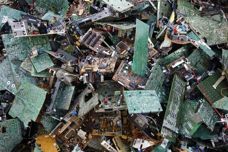 71 Broken computers Stock Pictures, Editorial Images and Stock Photos ...