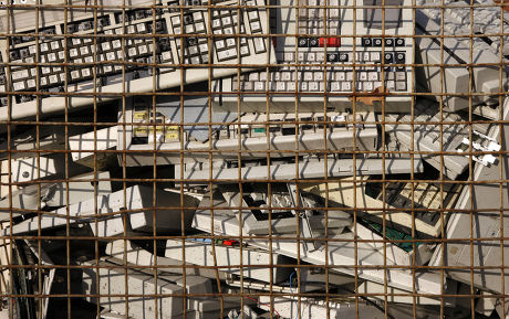 71 Broken computers Stock Pictures, Editorial Images and Stock Photos ...