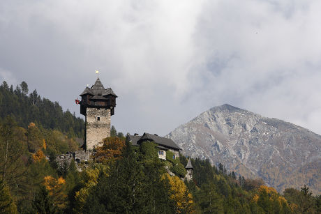 Burg Niederfalkenstein Castle Near Obervellach Moelltal Editorial Stock ...